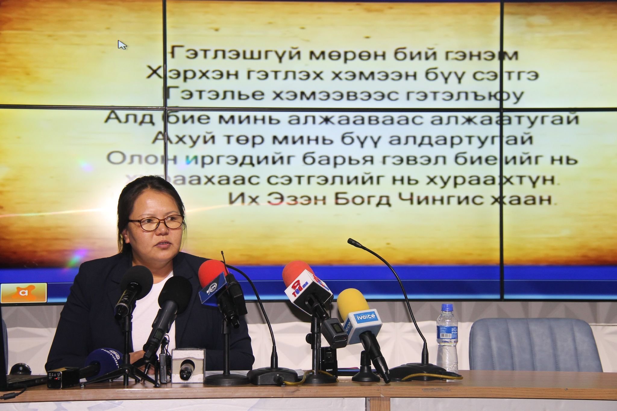 “Ард түмний хурал” ыг төрийн ордонд хуралдуулахыг шаардлаа